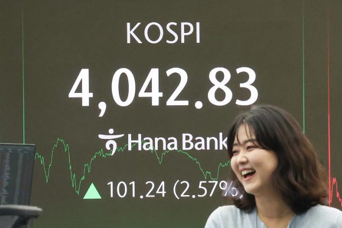 코스피 첫 4000 돌파···올 상승률 G20 1위 - KOSPI lần đầu tiên vượt mốc 4.000 điểm - Hàn Quốc Lý Thú